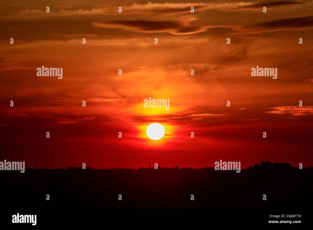 Taipei, Taipei, Taiwan. 18th July, 2021. Sunset in Taipei, the capital ...