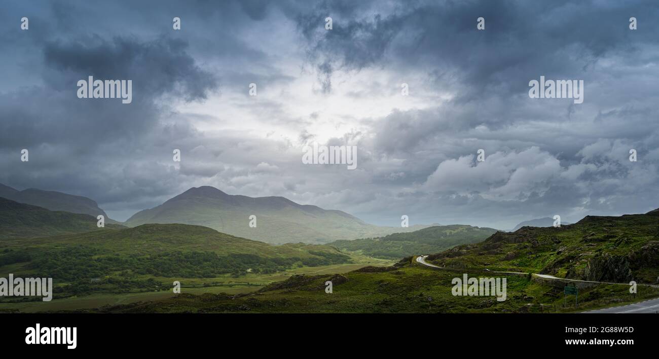 Panoramic view of Irish landscape from Ladies View in Killarney ...