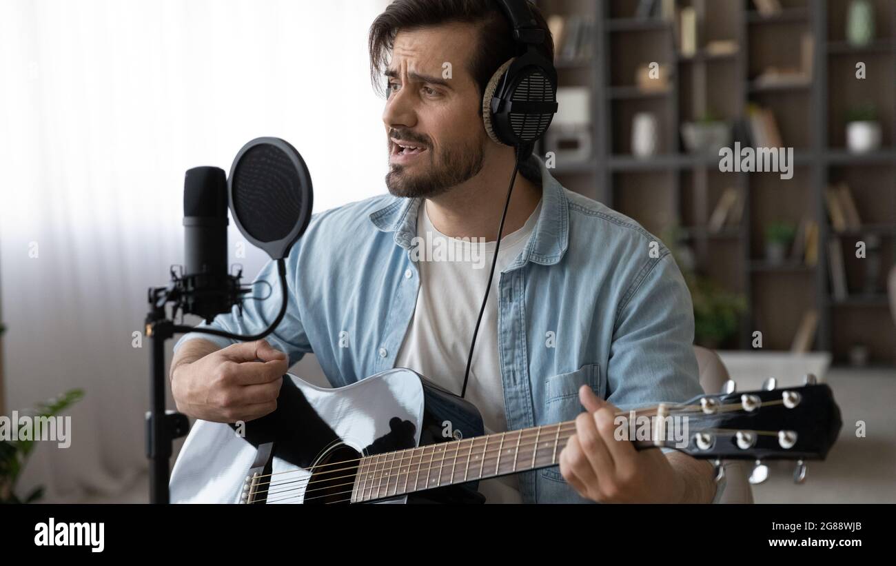 Singer skills hi-res stock photography and images - Alamy