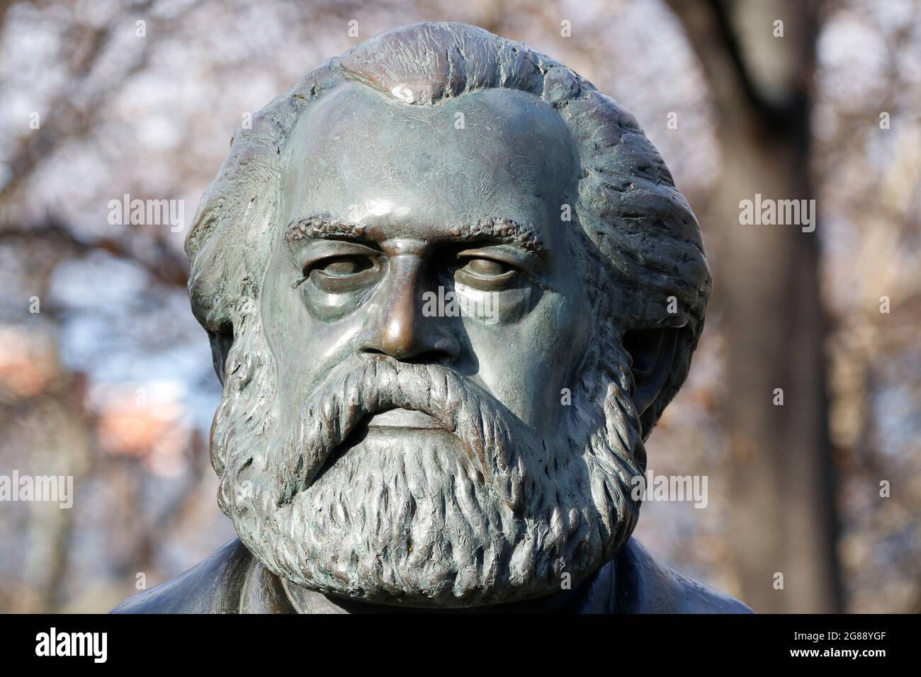 Statue de karl marx berlin hi-res stock photography and images - Alamy