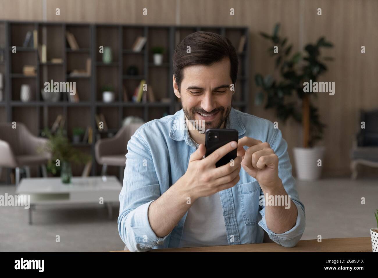 Using modern technology hi-res stock photography and images - Alamy