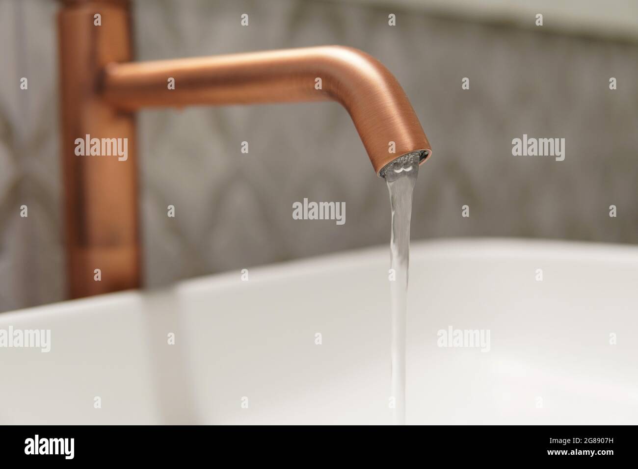 Slow running faucet hi-res stock photography and images - Alamy