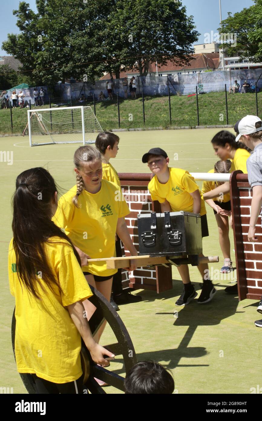 Junior field gun hi-res stock photography and images - Alamy