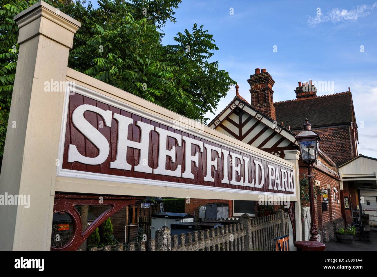 Sheffield park station sign hi-res stock photography and images - Alamy