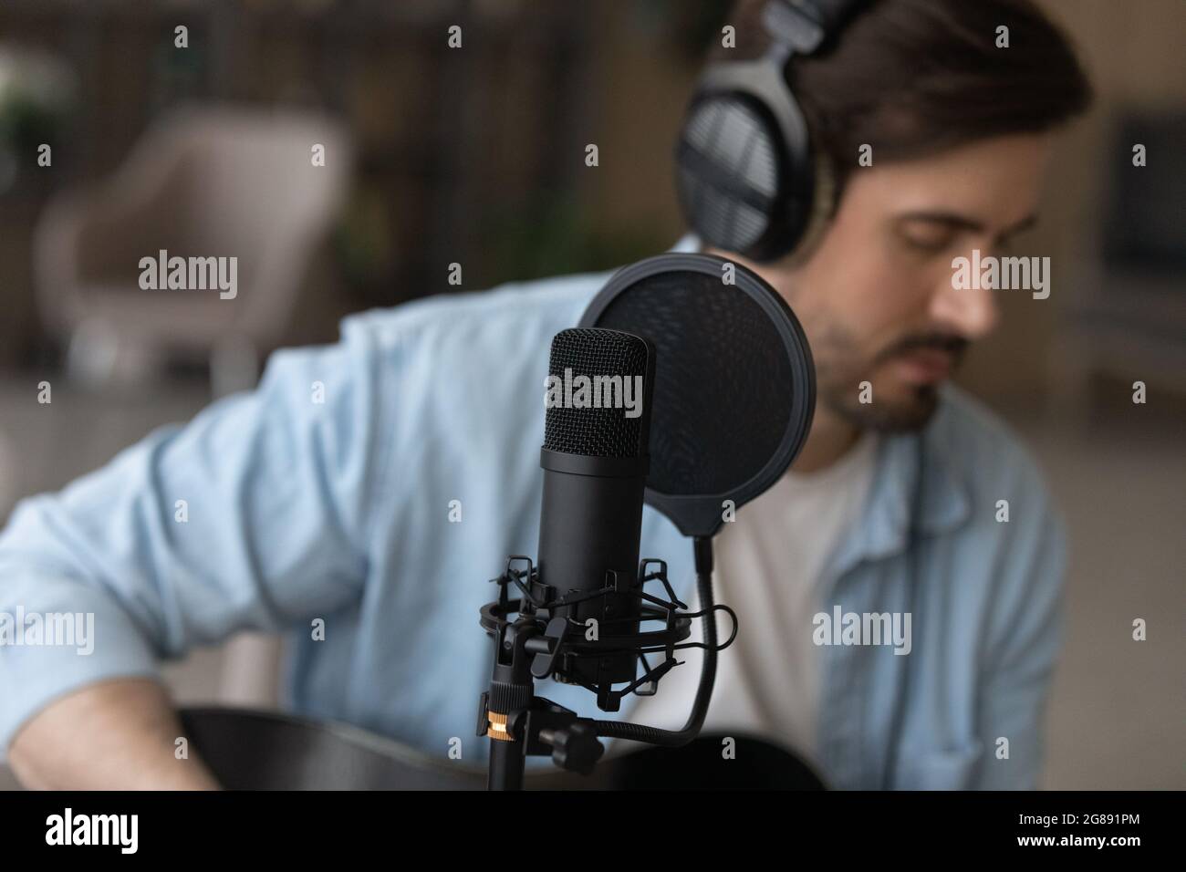 Man with recording device hi-res stock photography and images - Alamy