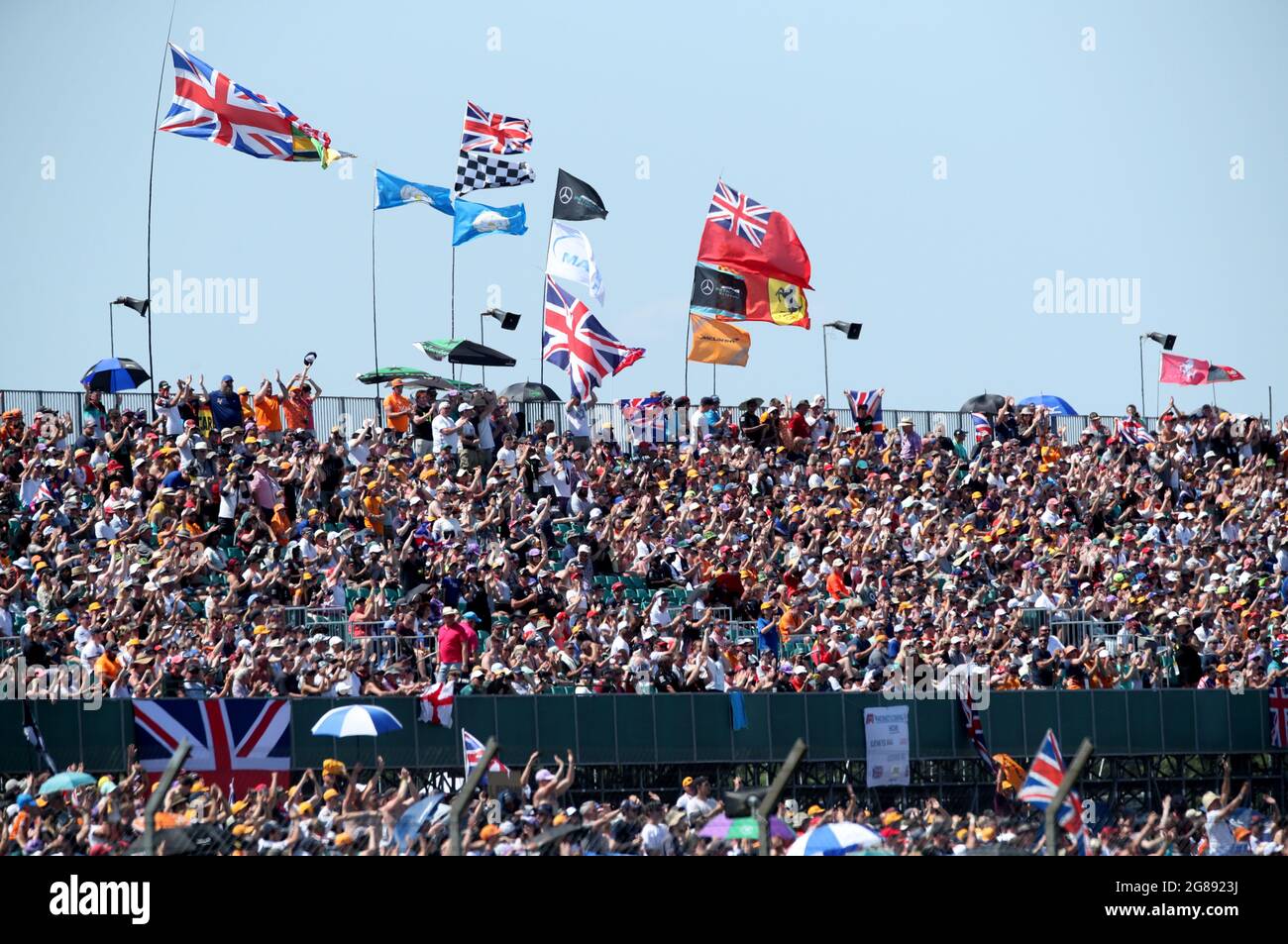 Silverstone grand prix stands hi-res stock photography and images - Alamy