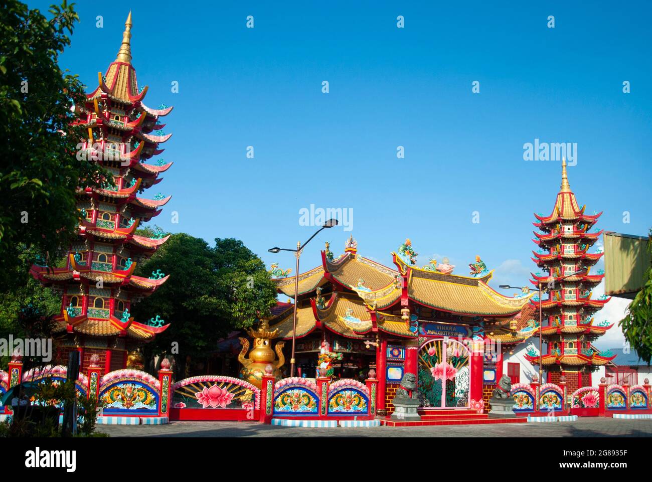 Madura temple hi-res stock photography and images - Alamy