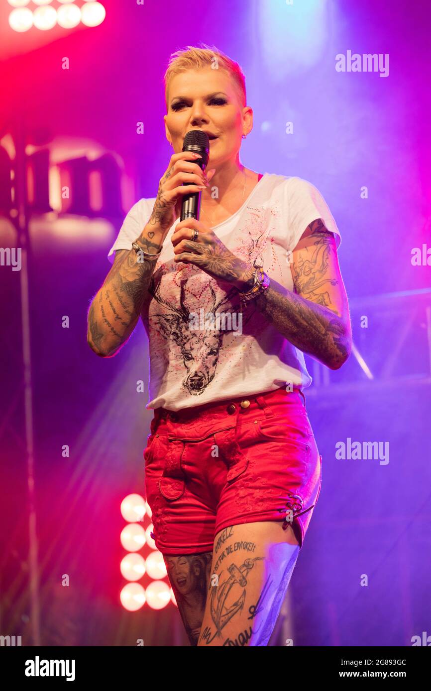 Melanie Müller bei "Party auf dem Hainberg" Open Air.Ebersbach/Sa., 17. ...