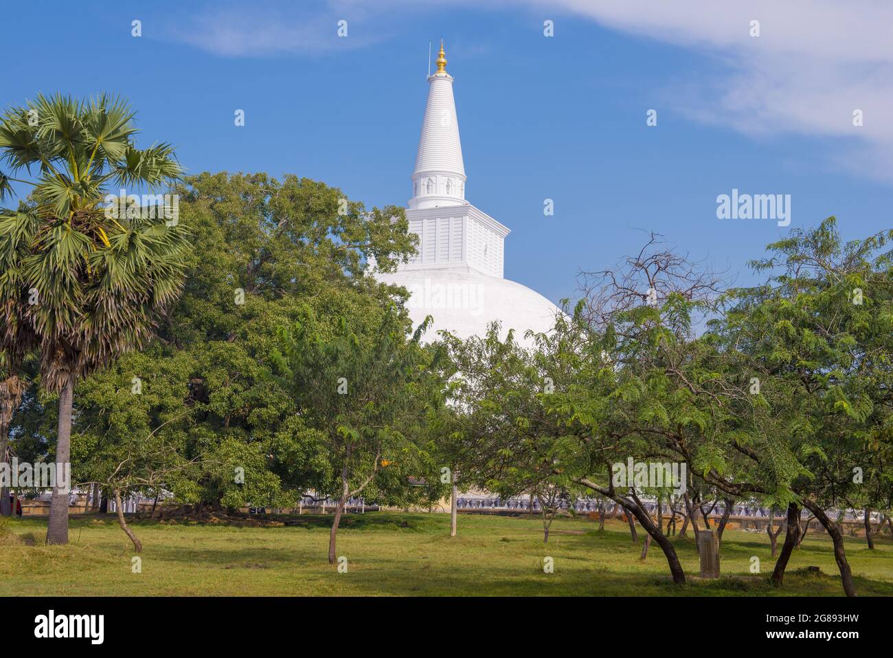 Ruwanwelisaya hi-res stock photography and images - Alamy