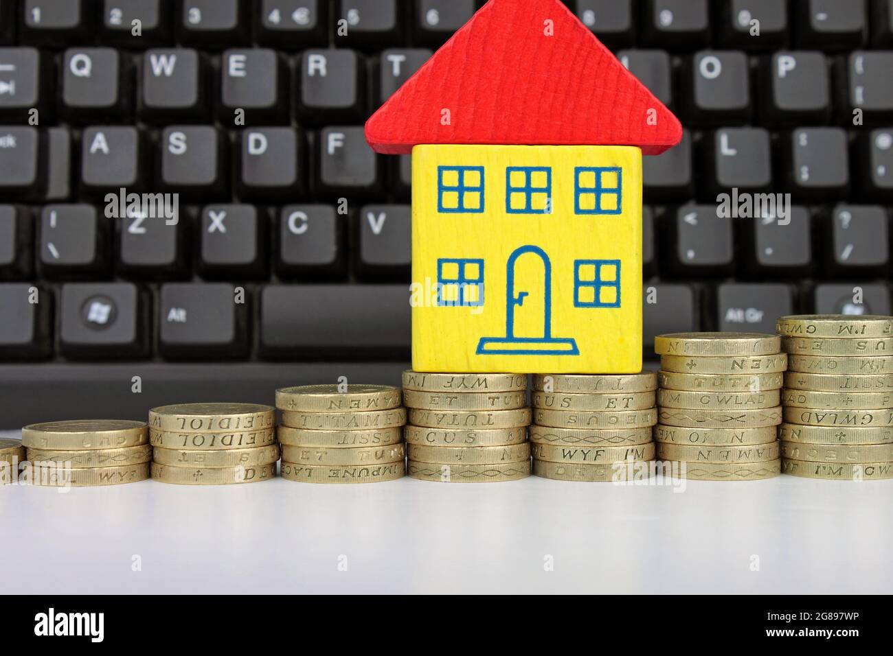 Toy keyboard hi-res stock photography and images - Alamy