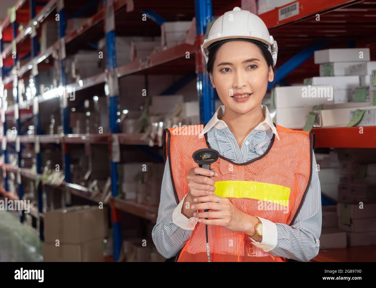 Warehouse inventory scan hi-res stock photography and images - Alamy