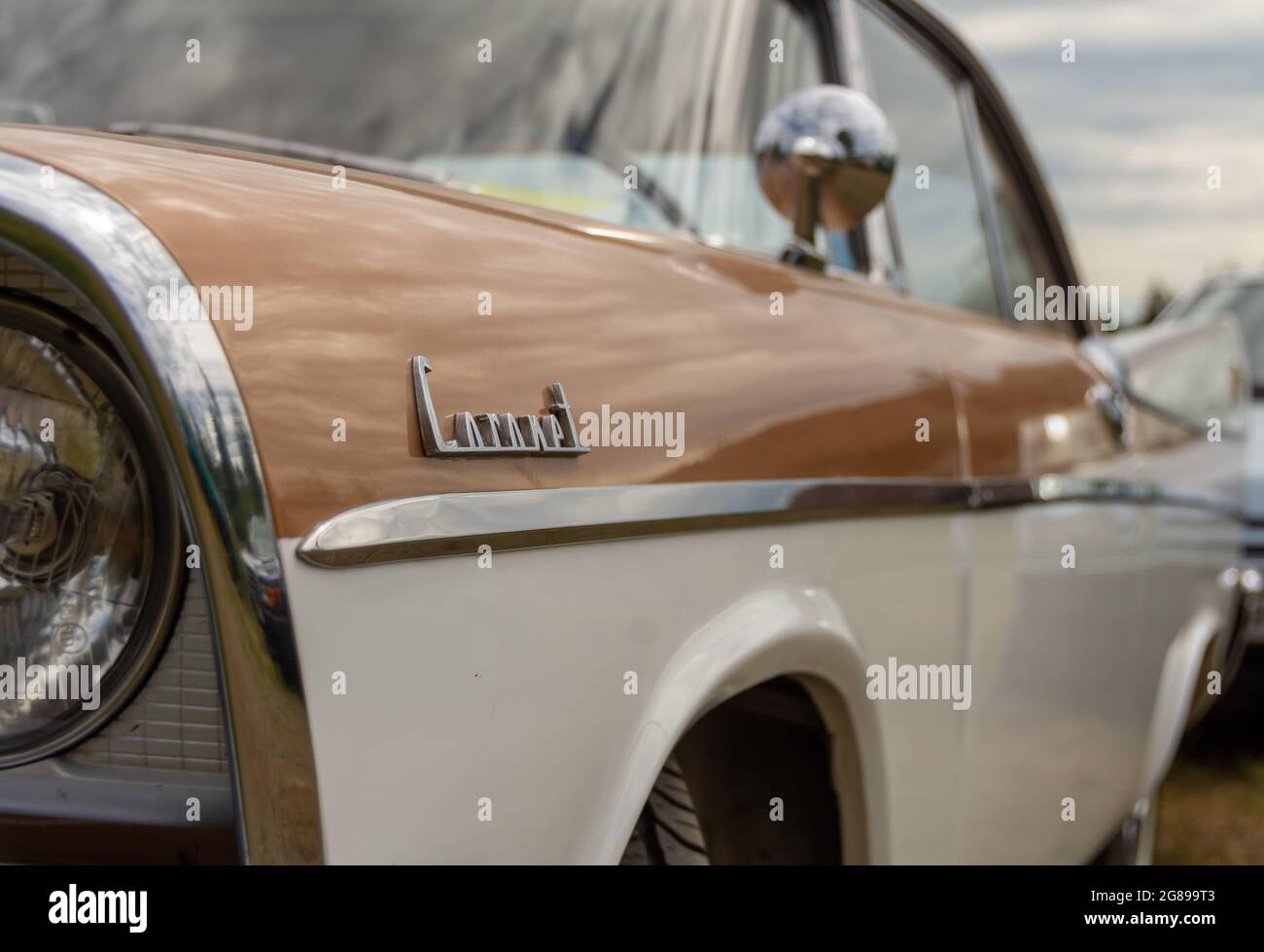 Front light, side mirror and side of an old vintage car Stock Photo - Alamy