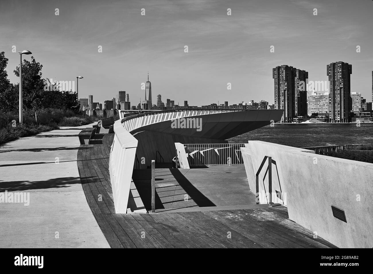 cantilevered viewing platform on Hunters Point South park along the ...