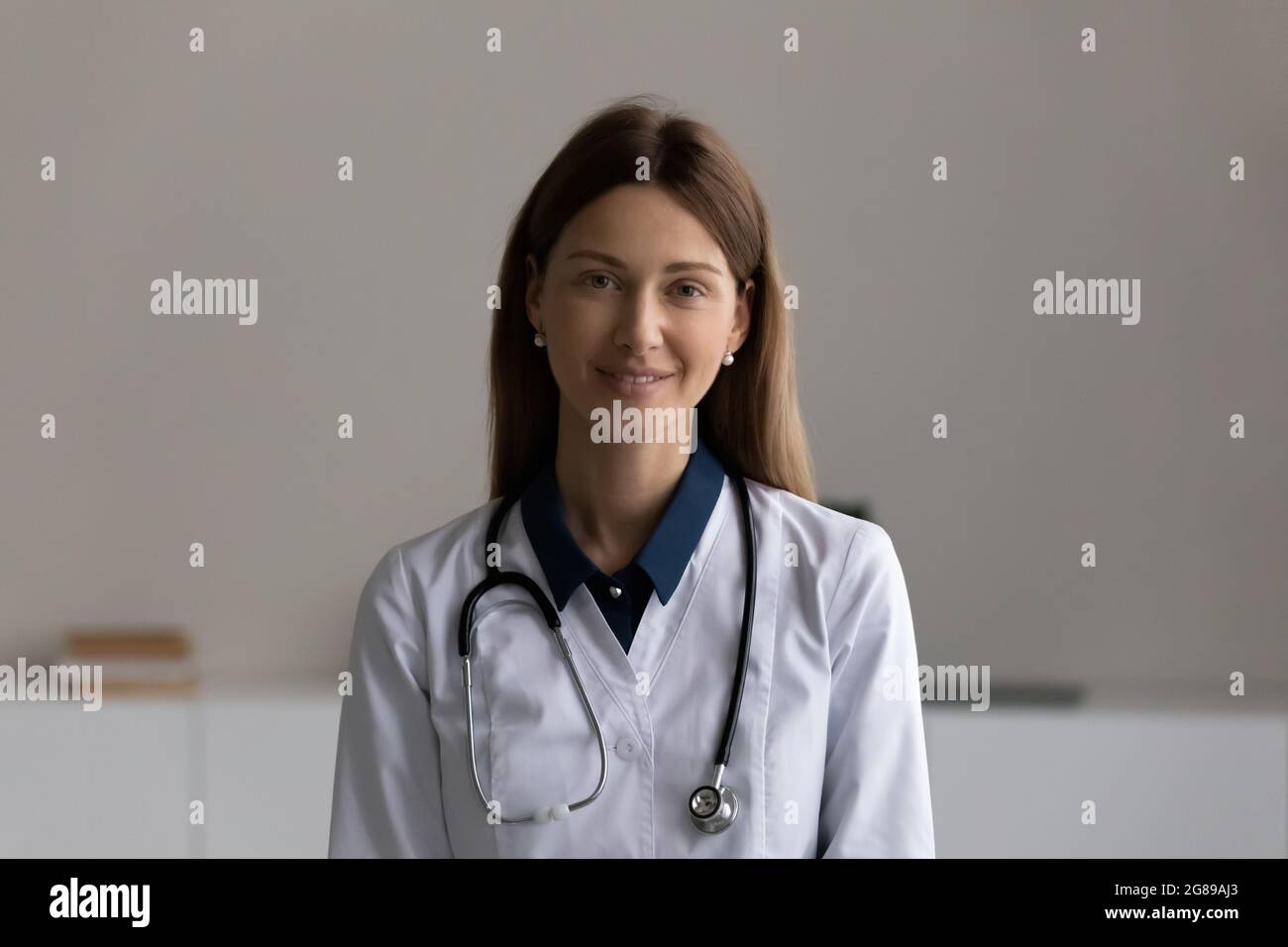 Good looking doctor hi-res stock photography and images - Alamy