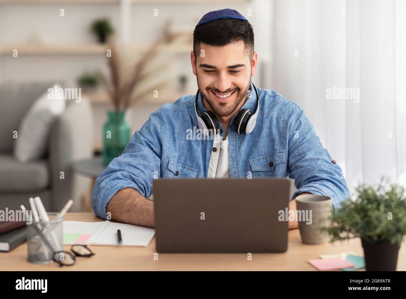 Israeli man hi-res stock photography and images - Alamy