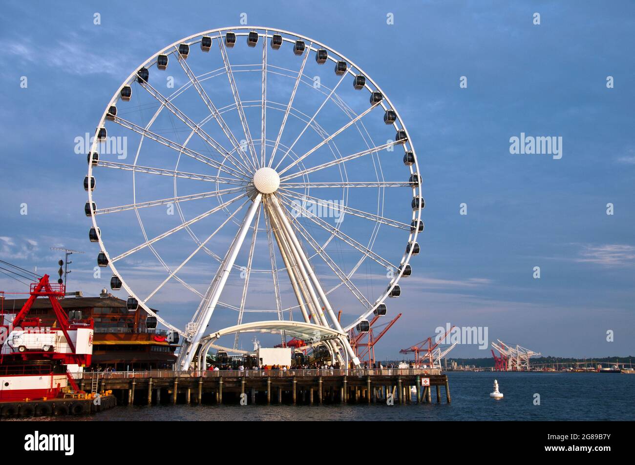 Ferris wheel at waterfront hi-res stock photography and images - Alamy