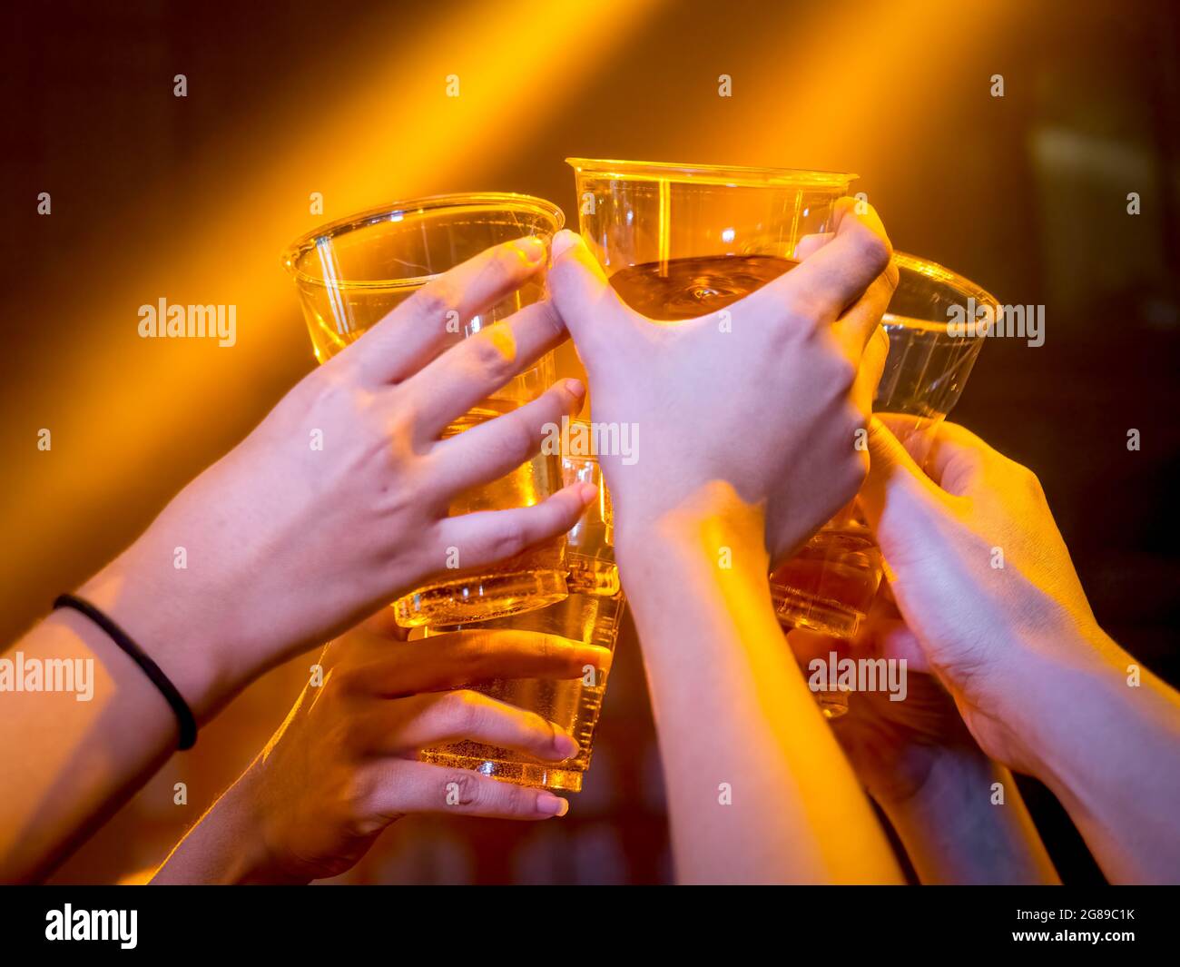 Plastic wine glasses hi-res stock photography and images - Alamy