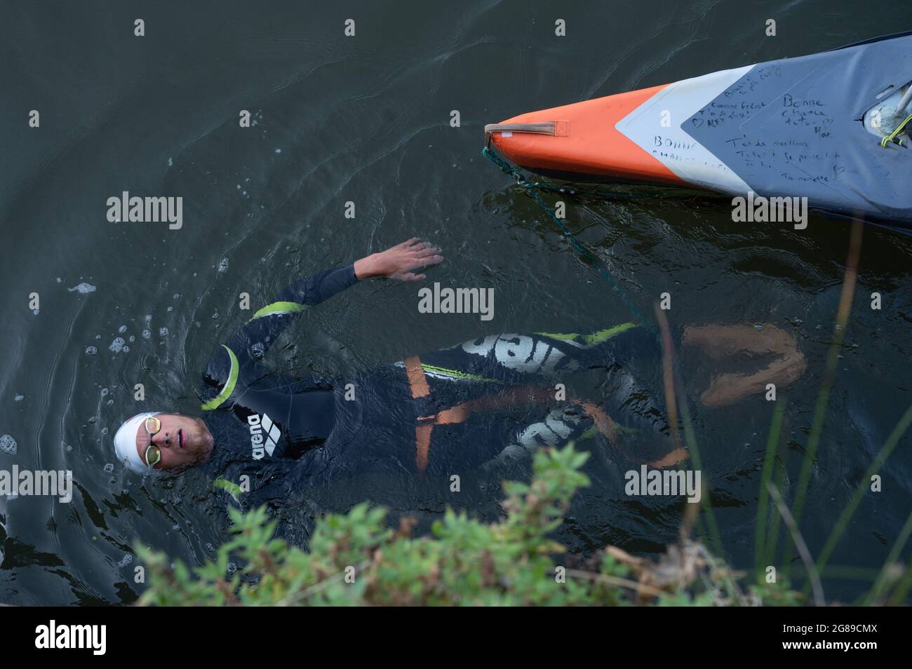FRANCE TABLOIDS OUT - After 650 km swimming, Arthur Germain arrives in ...