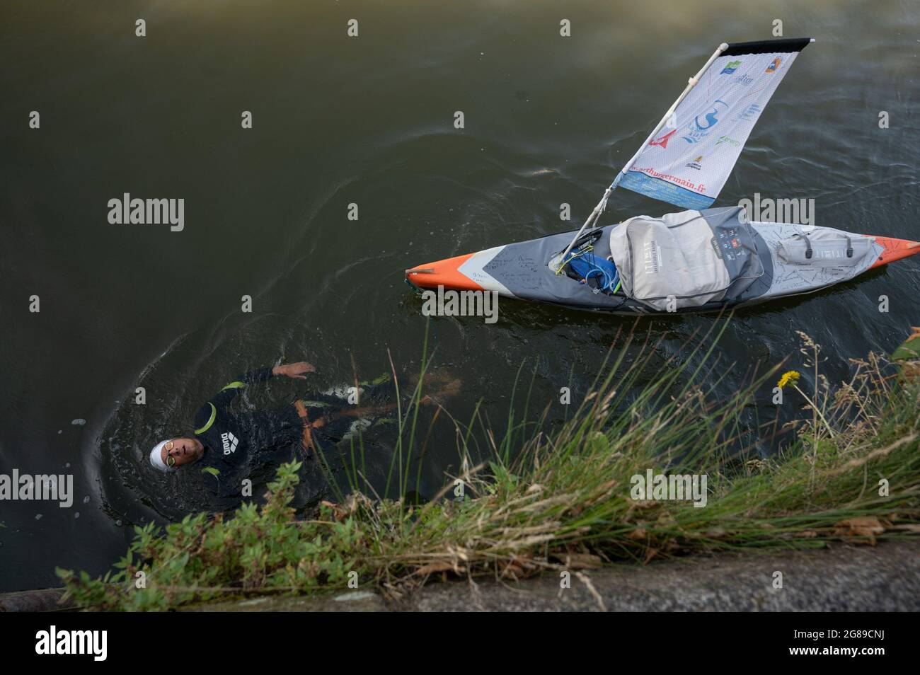 FRANCE TABLOIDS OUT - After 650 km swimming, Arthur Germain arrives in ...