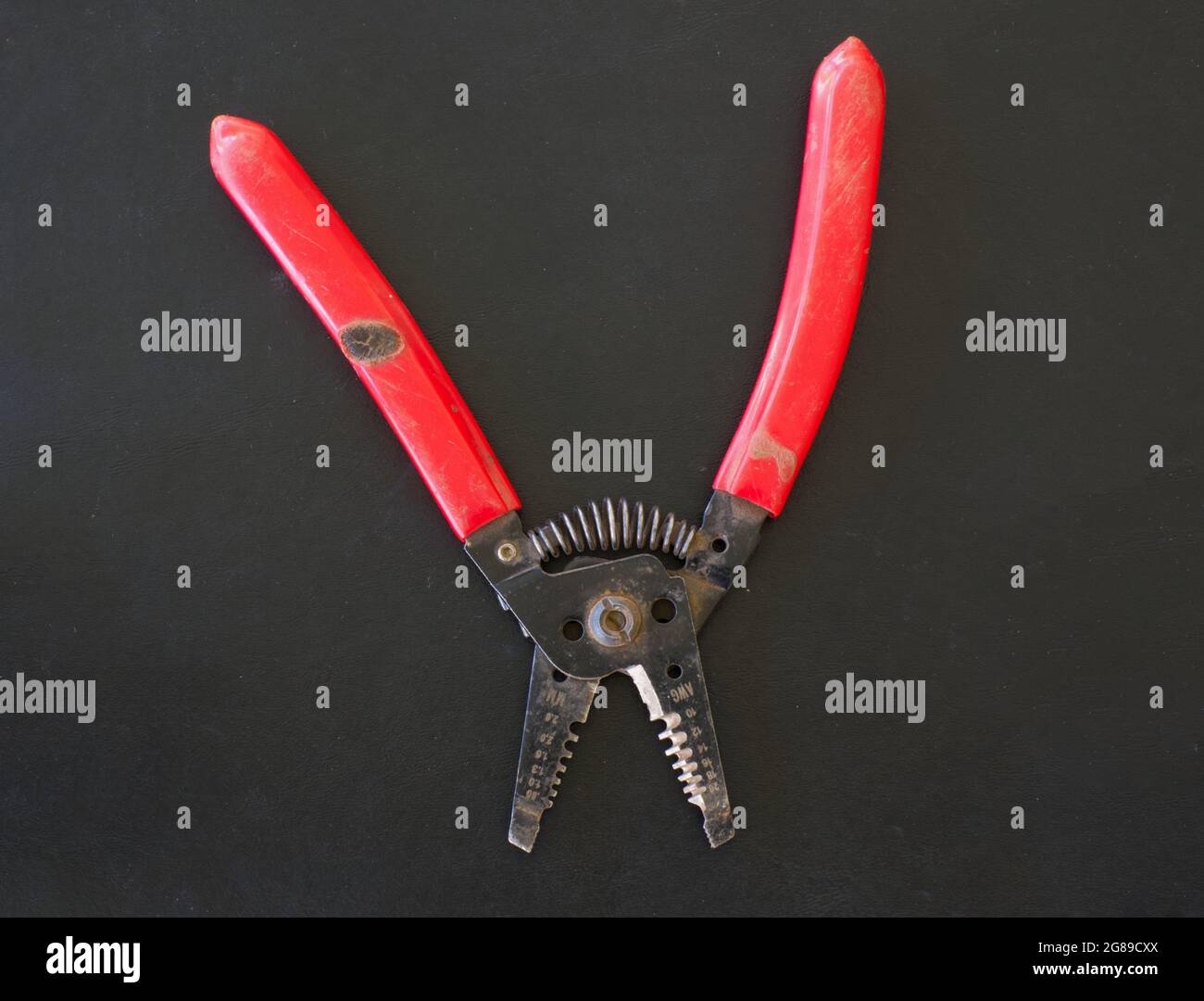 Red black wire with wire stripper hi-res stock photography and images ...