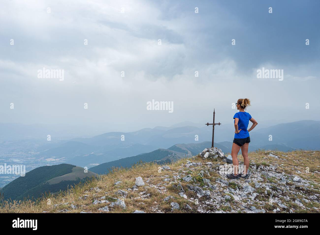 Hiking in the mountains of Umbria region, Monte Cucco, Appennino, Italy ...