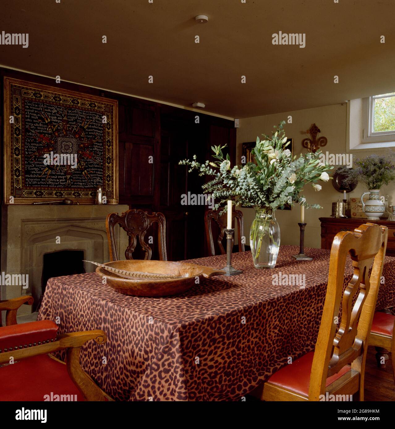 Print table cloth hi-res stock photography and images - Alamy