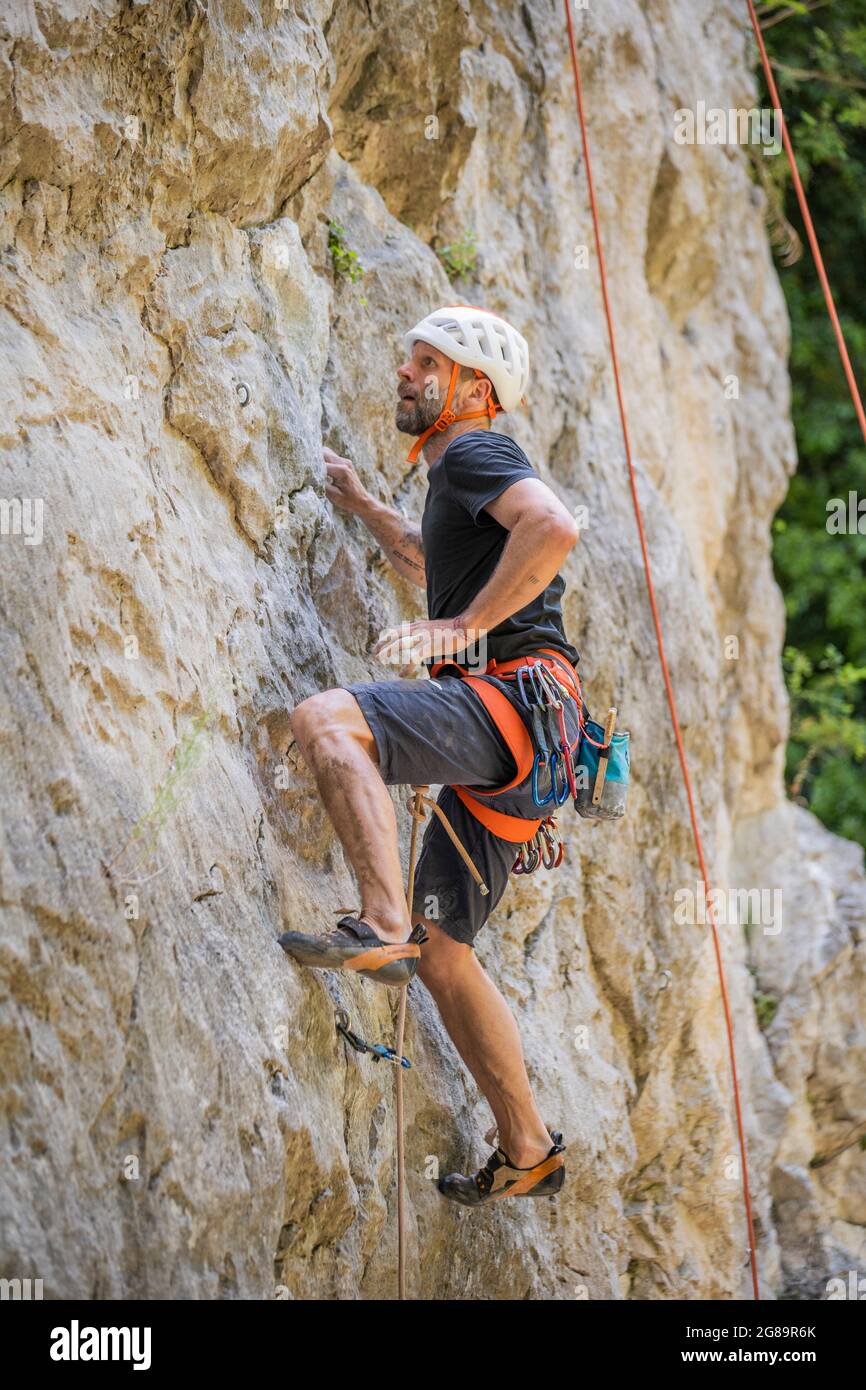 Muscular man rock climber in hi-res stock photography and images - Alamy