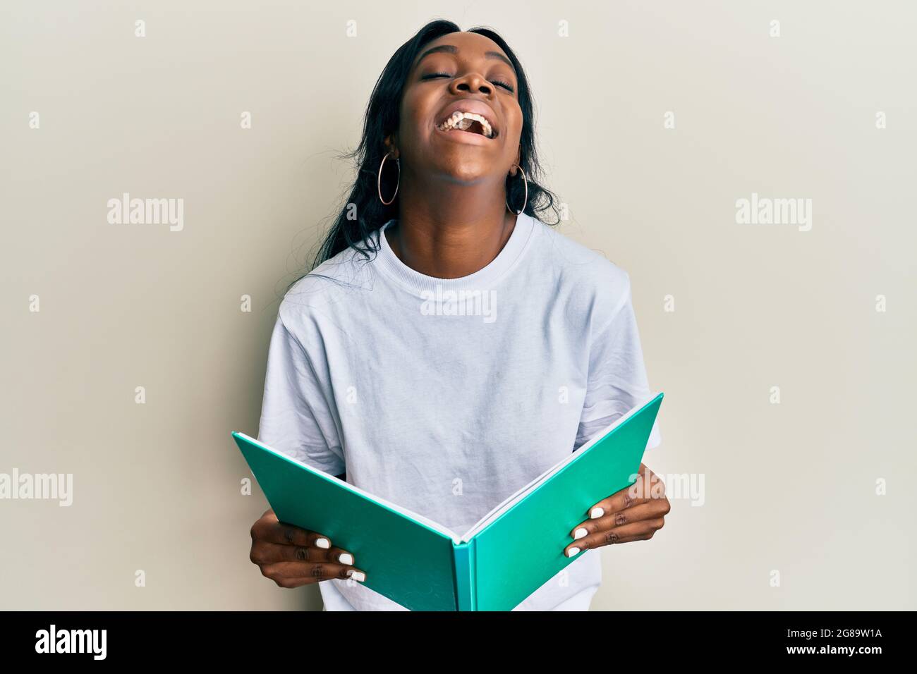 Woman reading out loud hi-res stock photography and images - Alamy