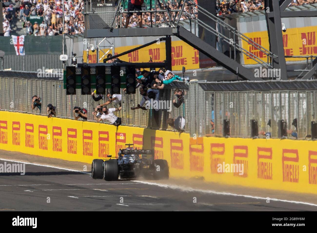 F1 race pit wall hi-res stock photography and images - Alamy