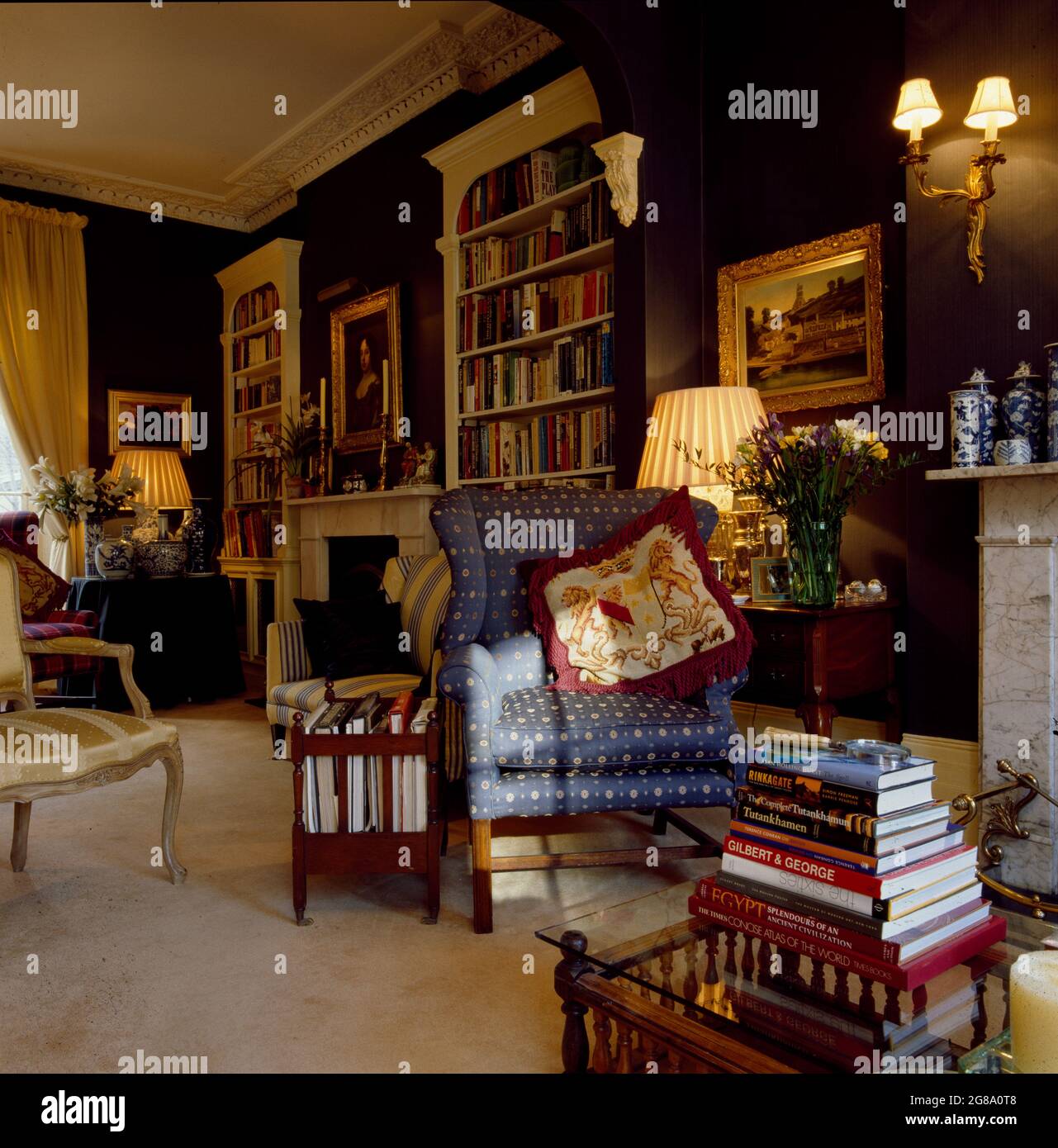 Interiors town traditional study hi-res stock photography and images ...