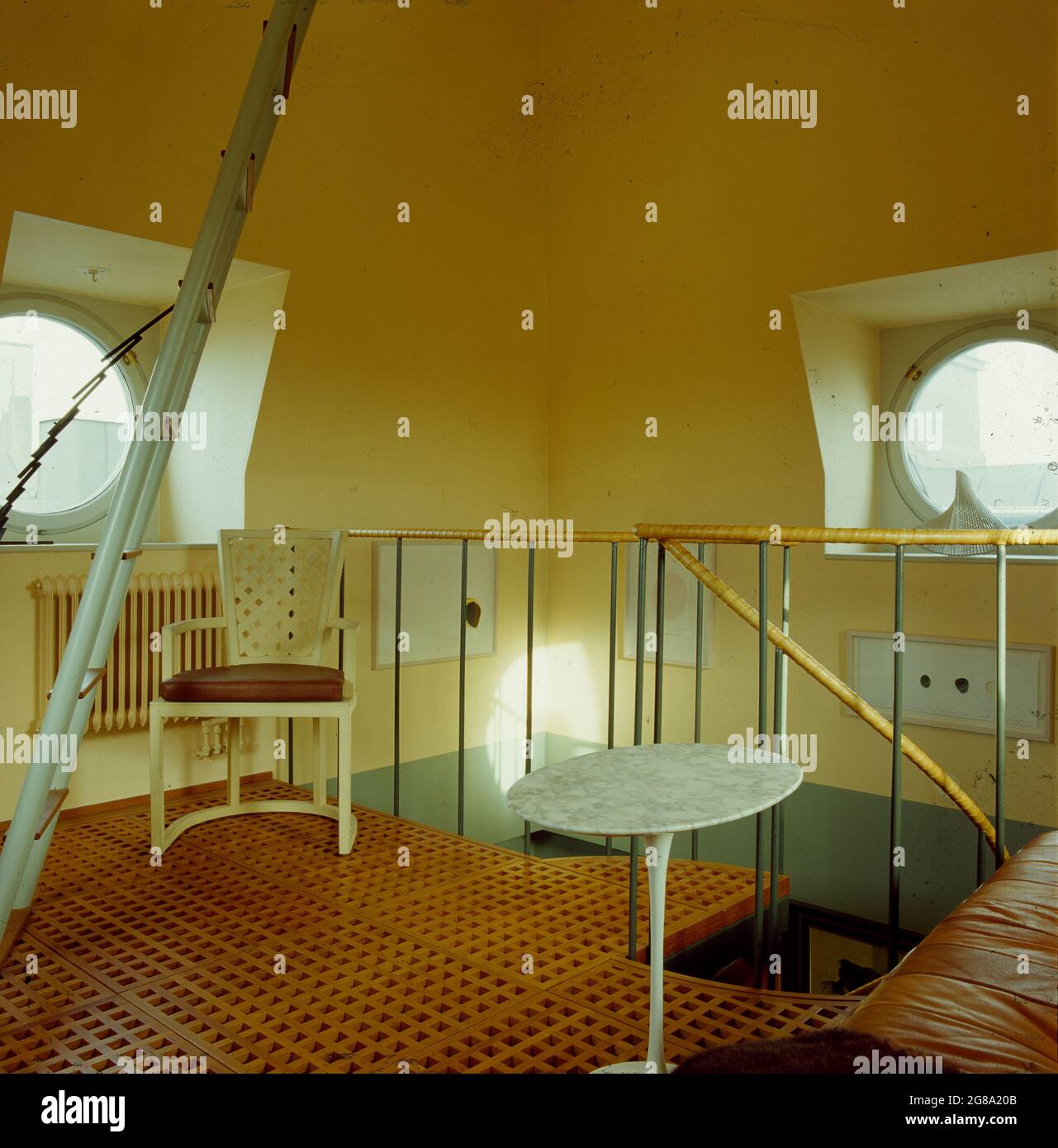 Mezzanine interiors hi-res stock photography and images - Alamy