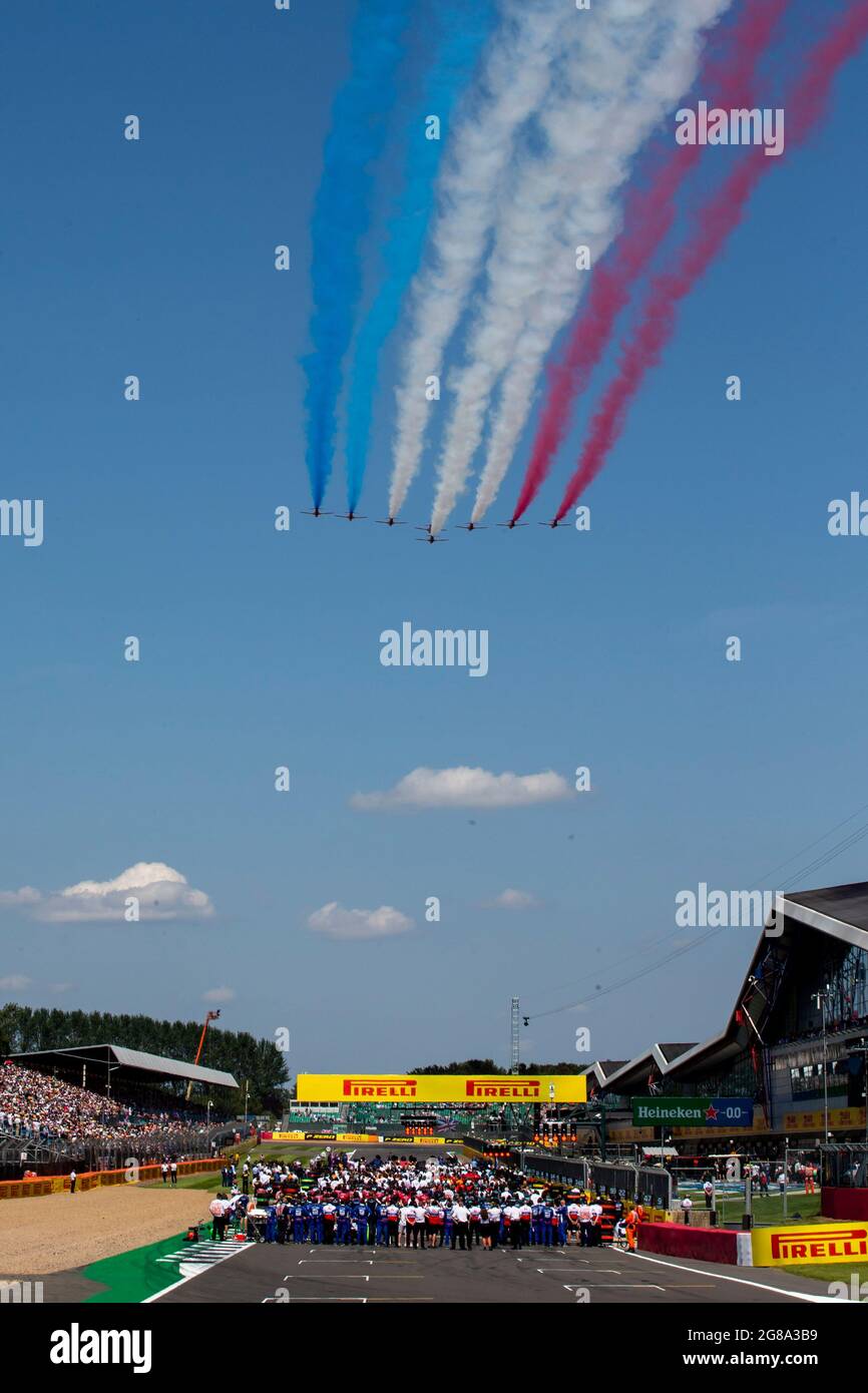 The red arrows fly over circuit hi-res stock photography and images - Alamy
