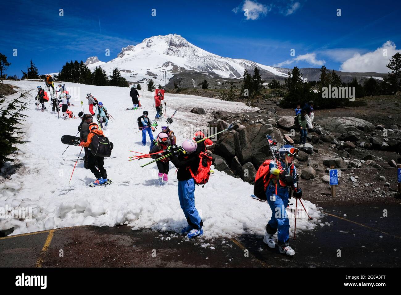 Mount hood base lodge hi-res stock photography and images - Alamy