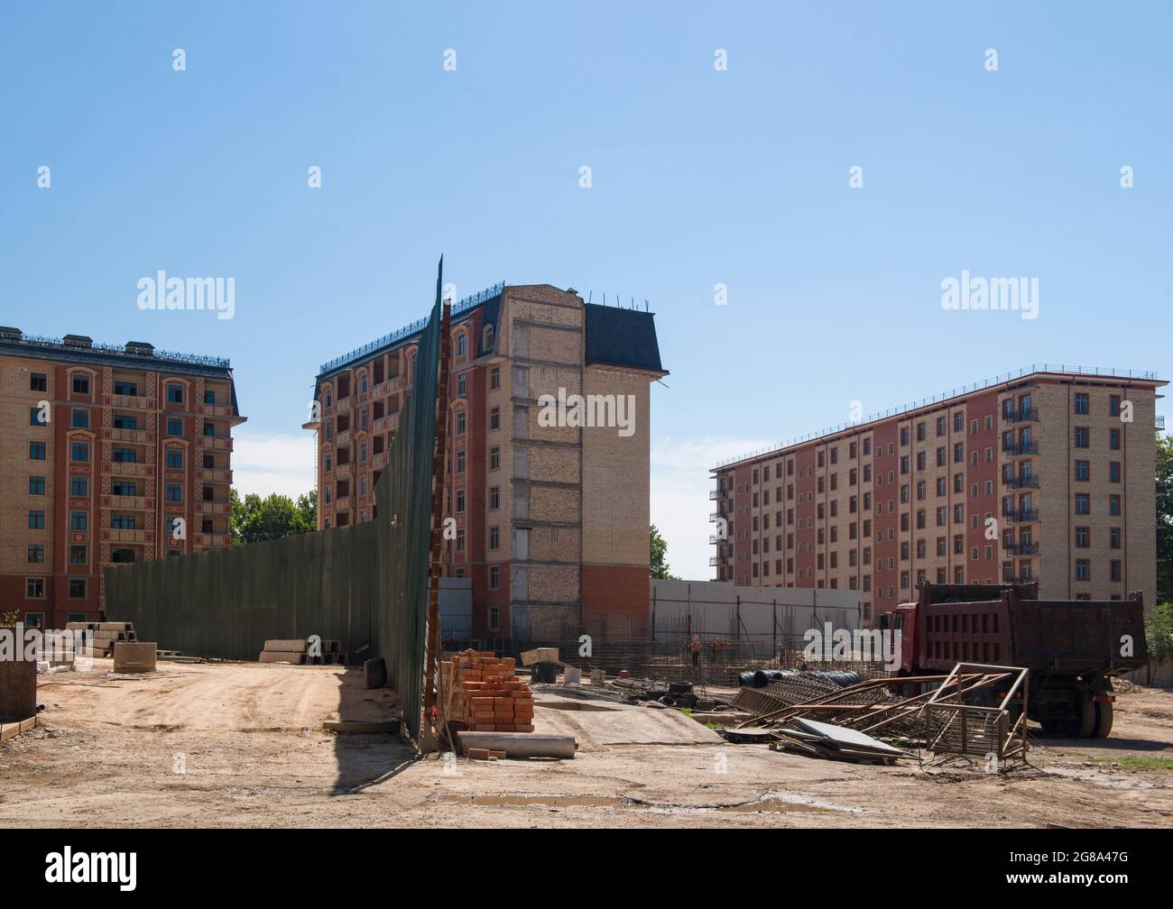 Builders work on new structure hi-res stock photography and images - Alamy
