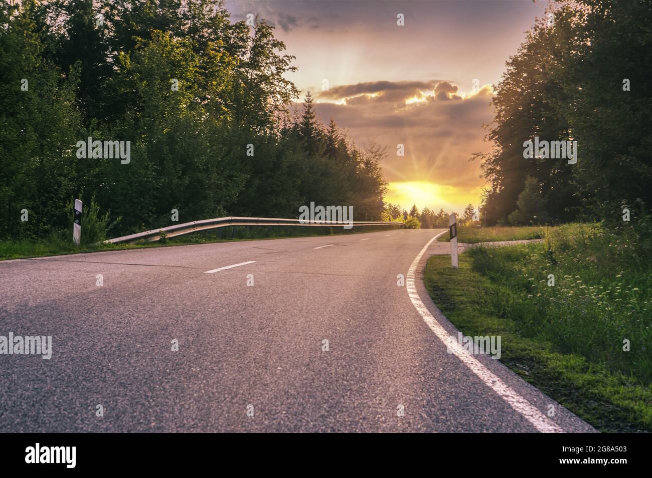 Country road street light hi-res stock photography and images - Alamy