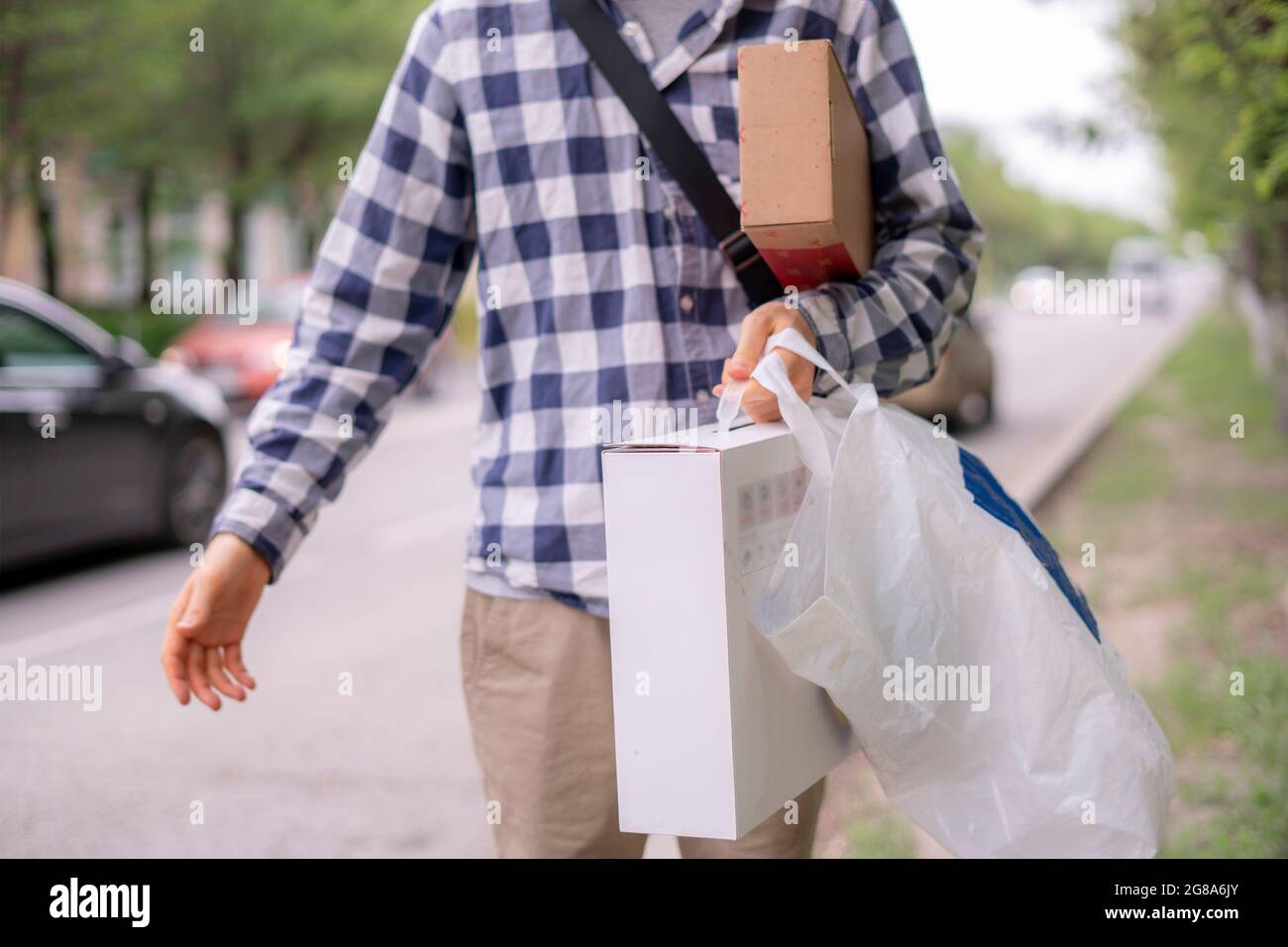 Customer waiting for parcel delivery hi-res stock photography and ...