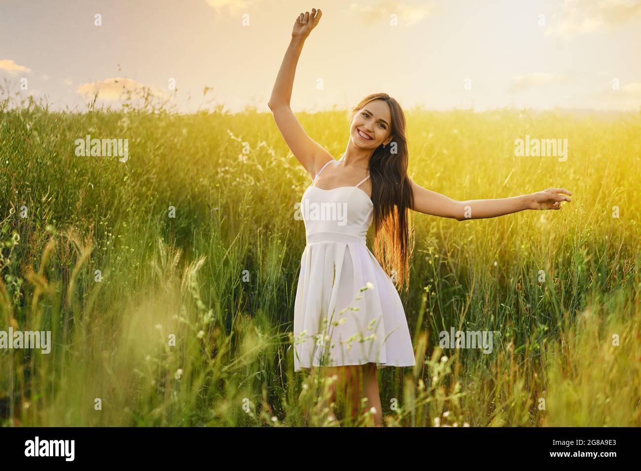 Young woman dance free hi-res stock photography and images - Alamy
