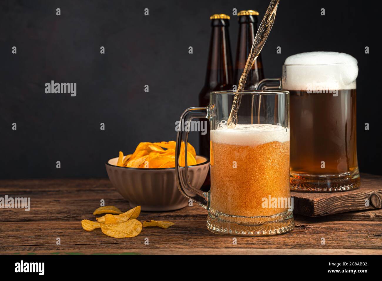 Fresh foamy beer chips hi-res stock photography and images - Alamy