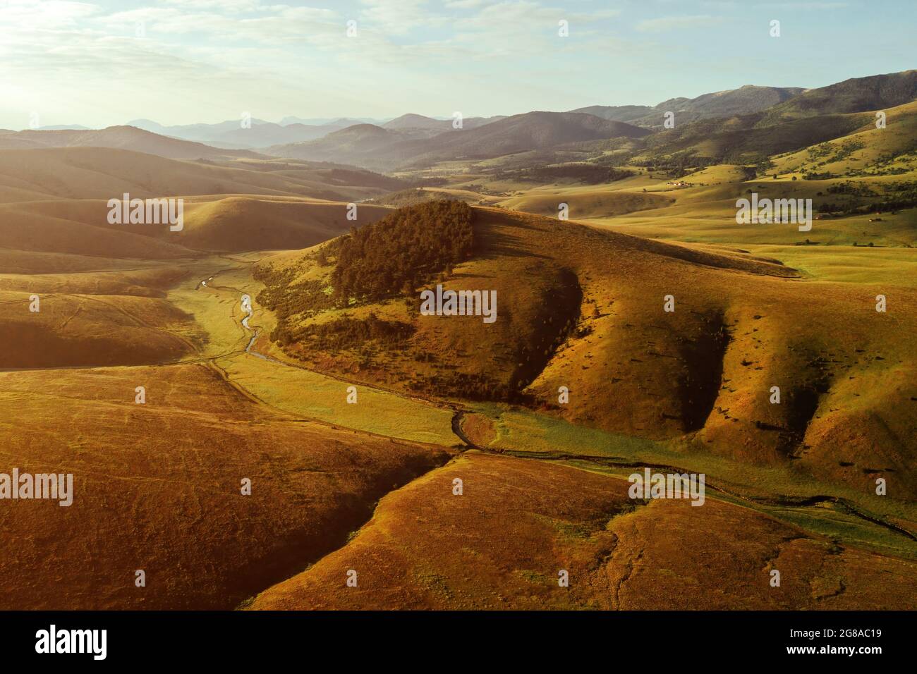 Grassy slope background hi-res stock photography and images - Alamy