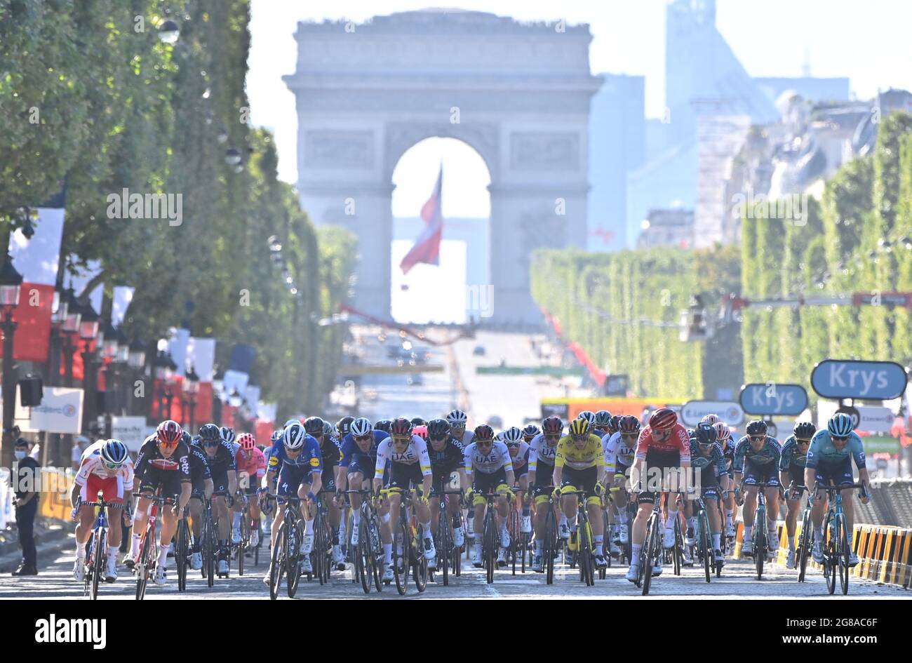 Arc de triomphe race hi-res stock photography and images - Alamy