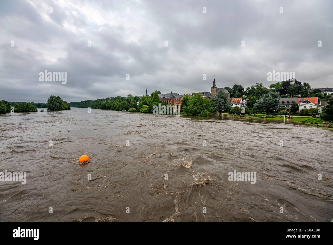 Ruhr flood near Essen-Kettwig, Ruhr reservoir, flooded floodplain ...