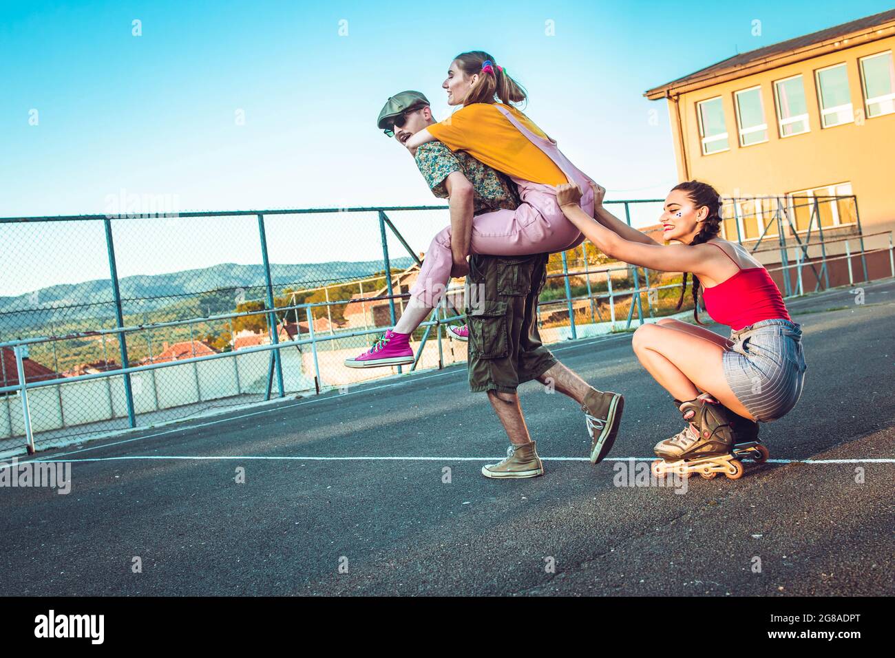 Teen girl friends group fashion hi-res stock photography and images - Alamy