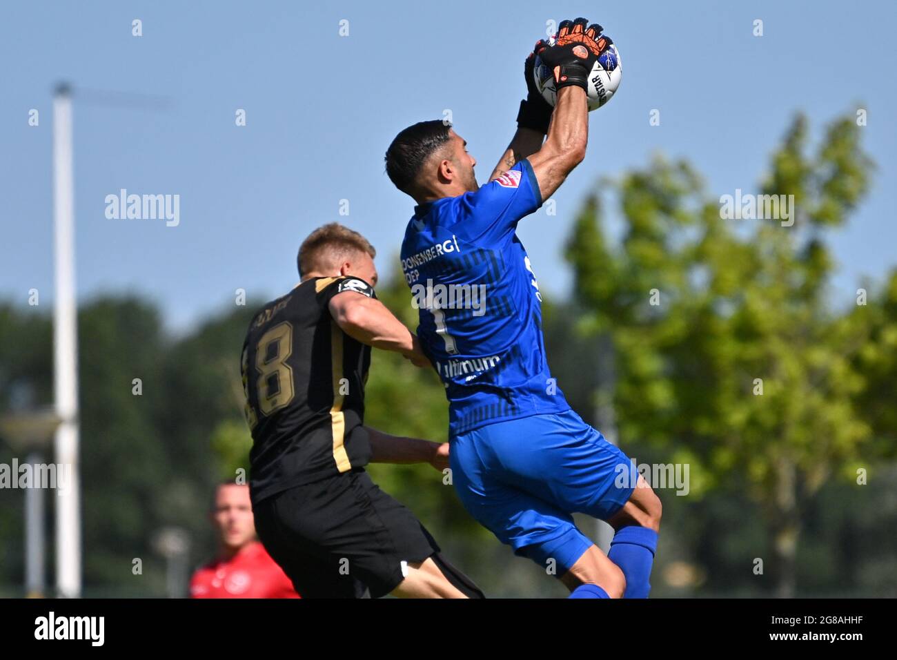 Goalkeeper agil etemadi hi-res stock photography and images - Alamy