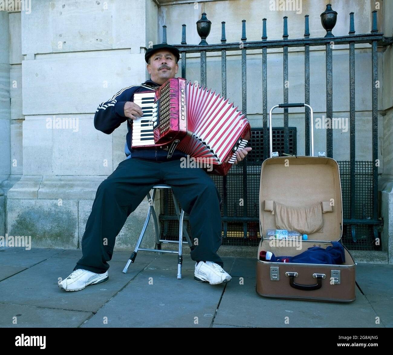 Busking accordion hi-res stock photography and images - Alamy