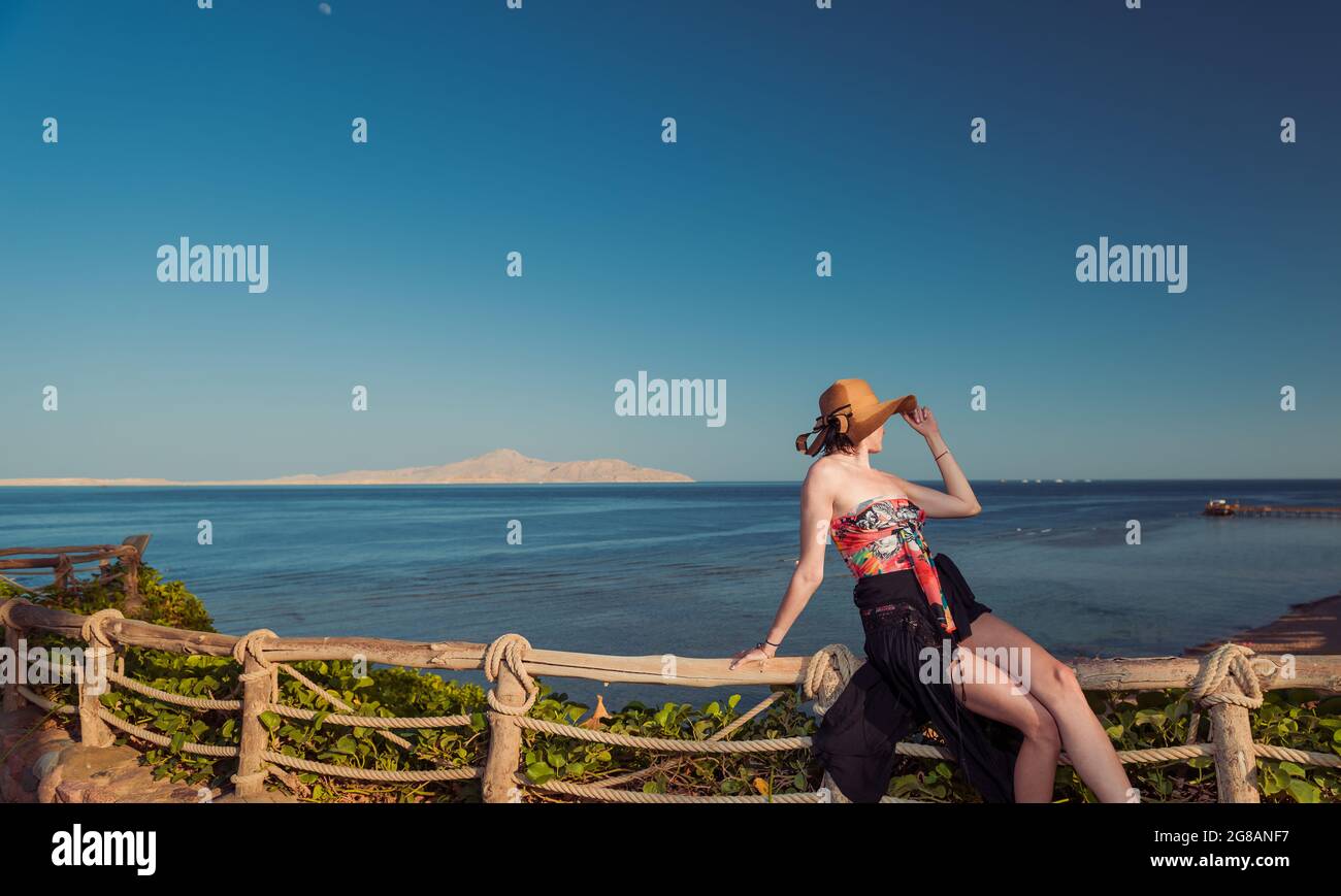 Person looking over fence hi-res stock photography and images - Alamy