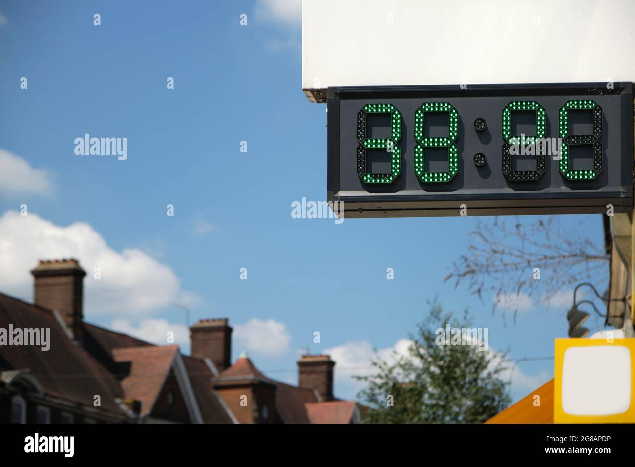 A digital thermometer in London showing the temperatures during the UK ...