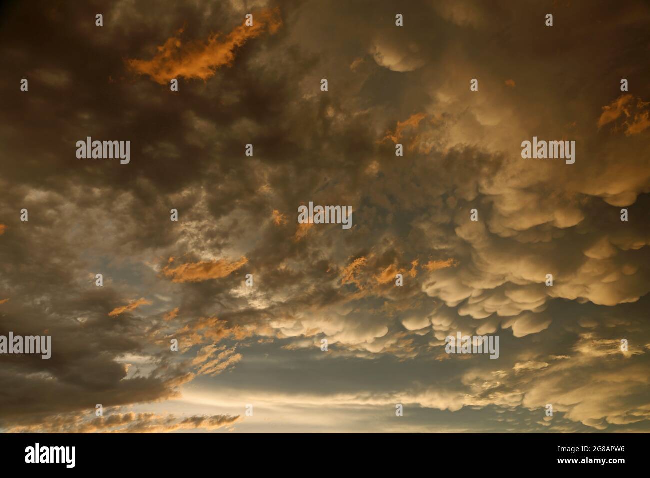 Colorful storm clouds hi-res stock photography and images - Alamy