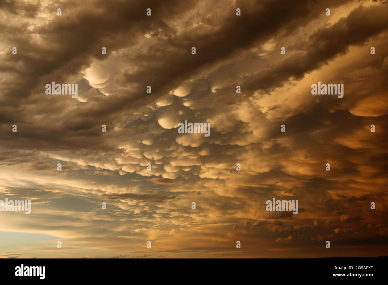 Storm sky and clouds hi-res stock photography and images - Alamy