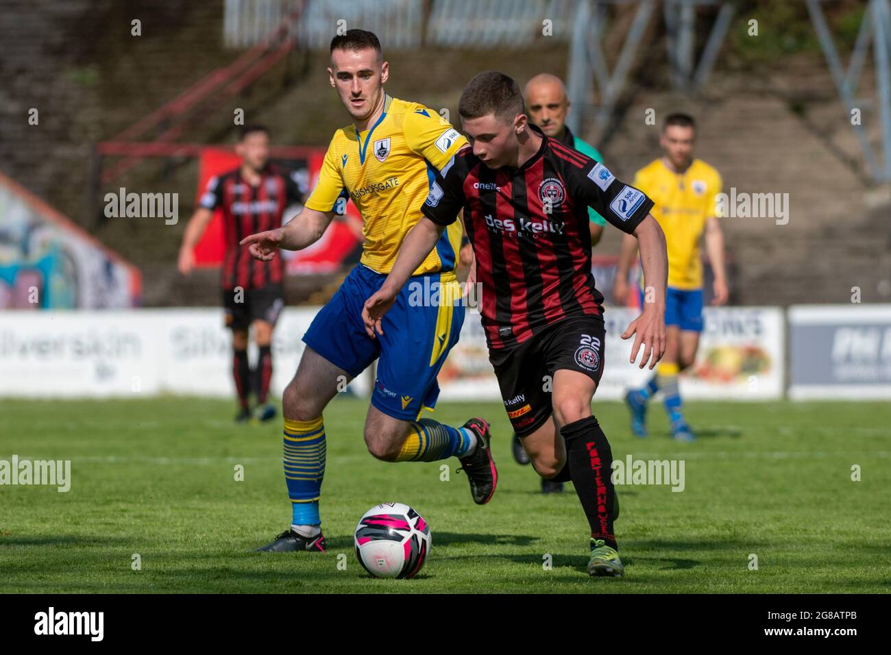 Jamie Mullins of Bohemians runs with the ball during the SSE Airtricity ...