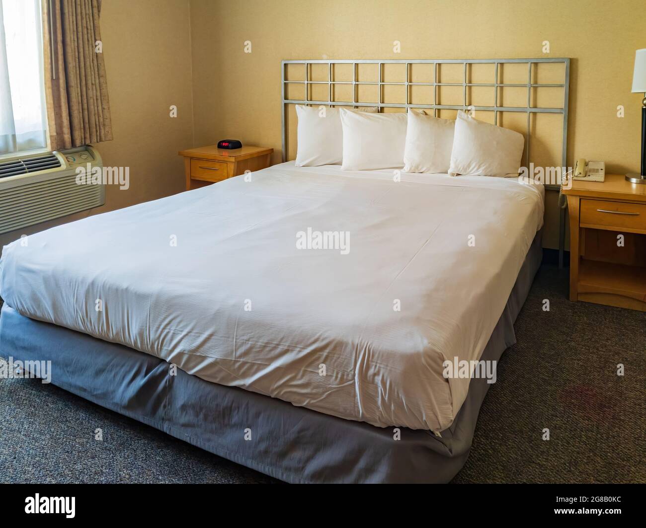 Interior view of a budget hotel room at California Stock Photo - Alamy